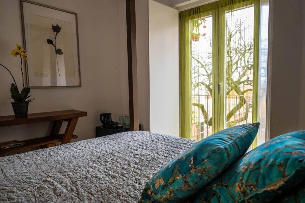 Tings Lisbon's Lemon Tree Lounge at. Graça Boutique Room.